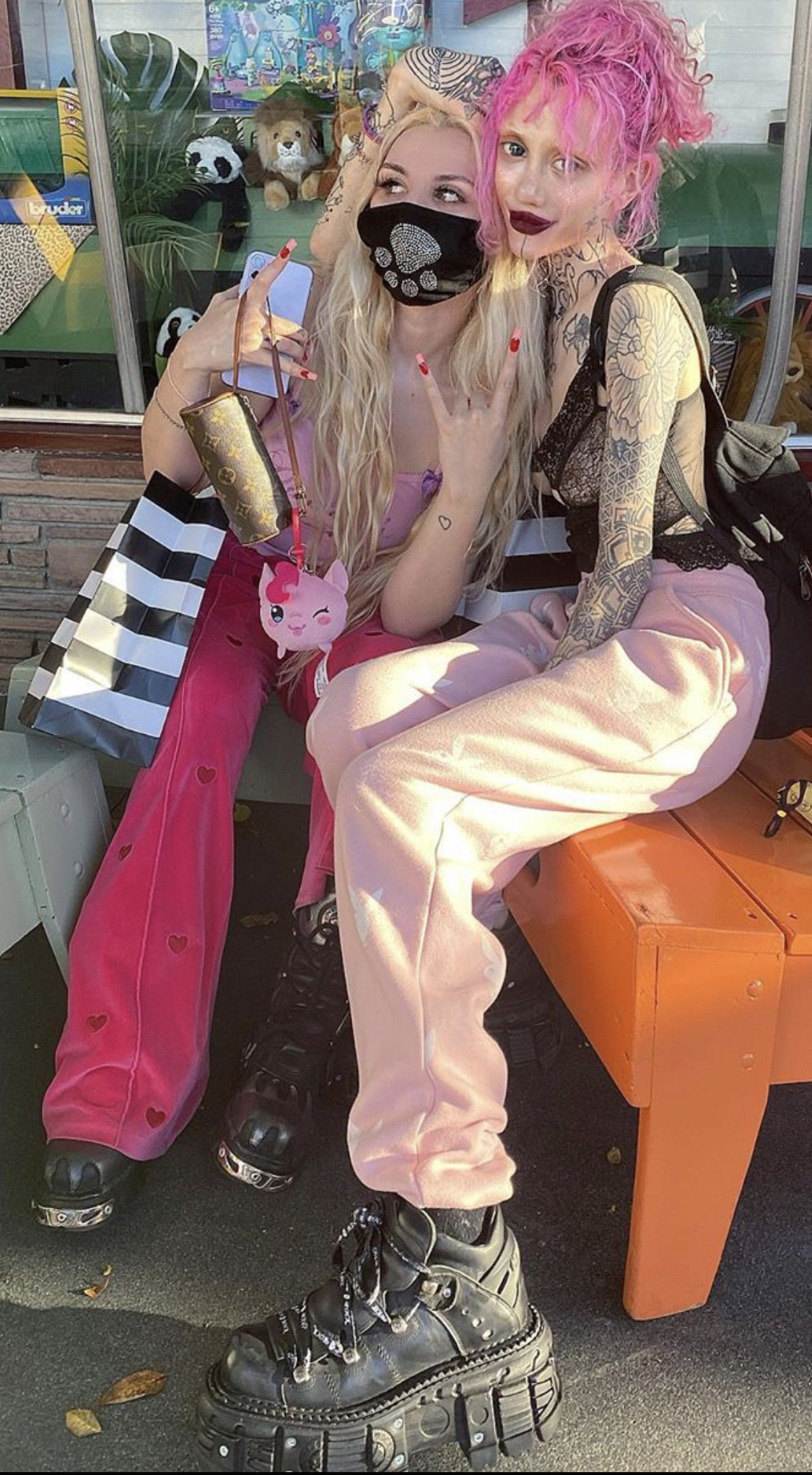 What kind of Facetune photoshop shit is this she’s starting to look a bit scary tbh | Scrolller