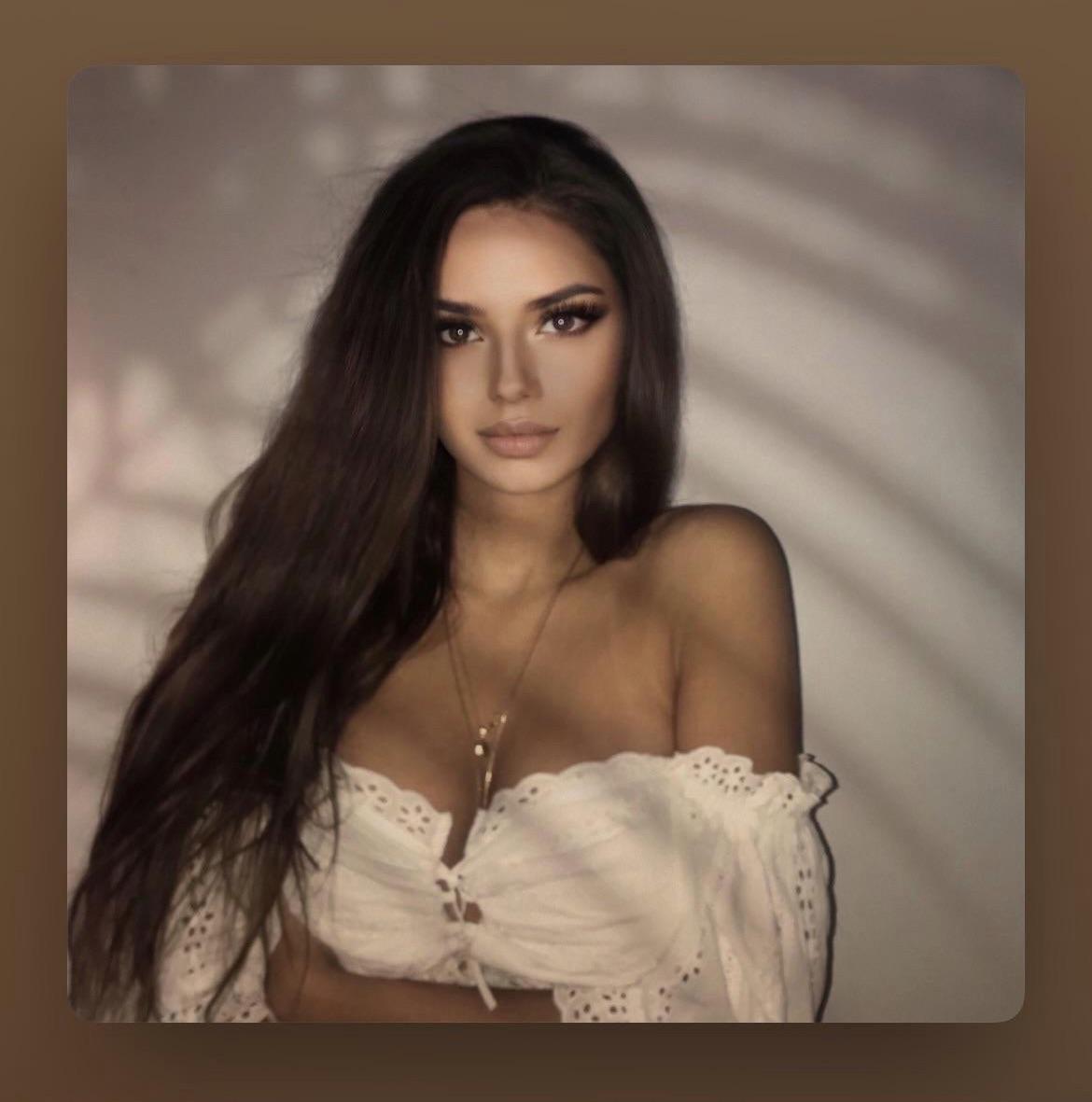 What’s her name? | Scrolller