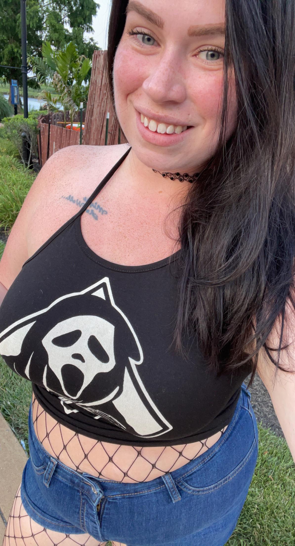 What’s your favorite scary movie? 💋 | Scrolller