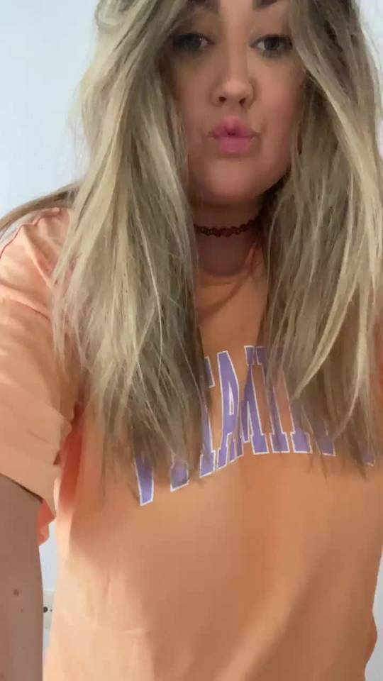 Who fancies a bedroom shuffle!? | Scrolller