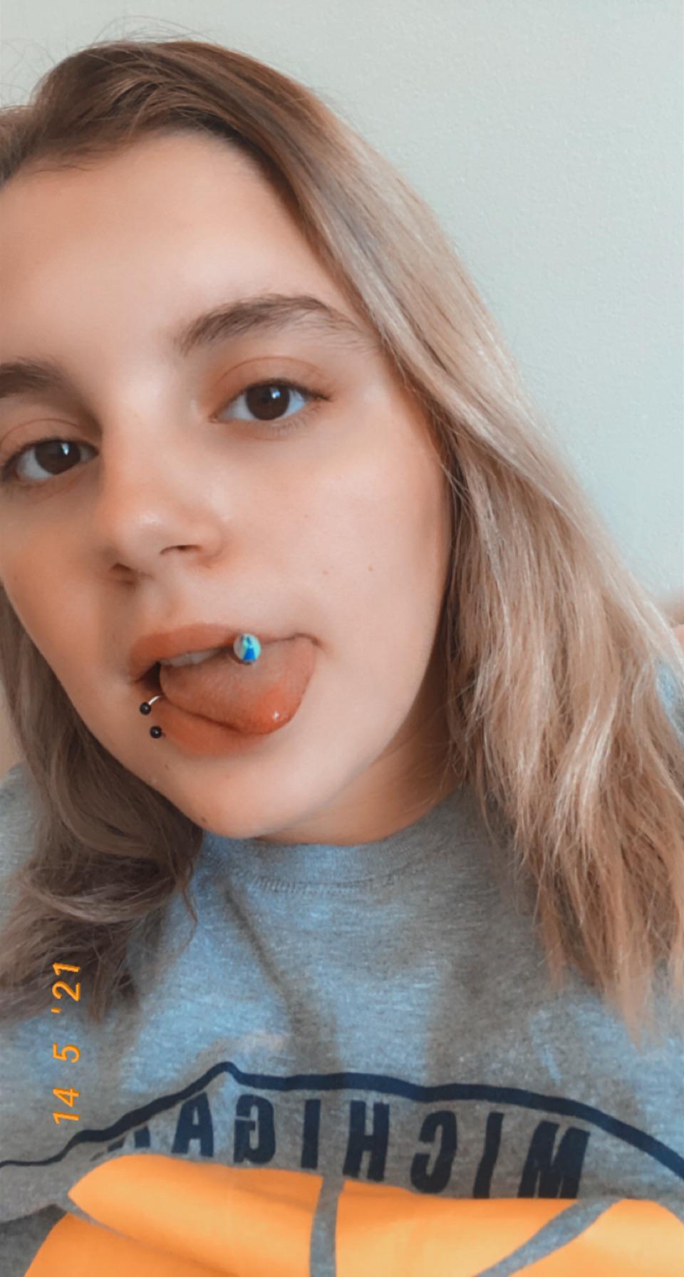 🥵😘😉 what that tongue do tho?🤪 | Scrolller