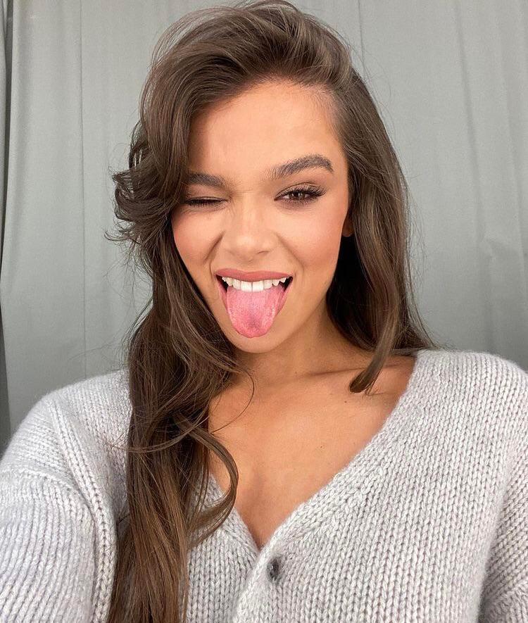 What would Hailee Steinfeld say if she caught you jerking off to her? | Scrolller