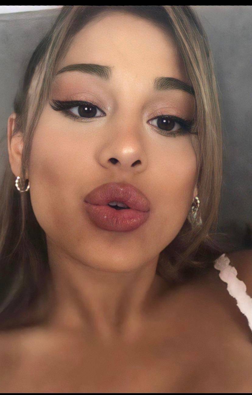 Woke up hard as a rock dreaming of Ariana Grande's lips | Scrolller
