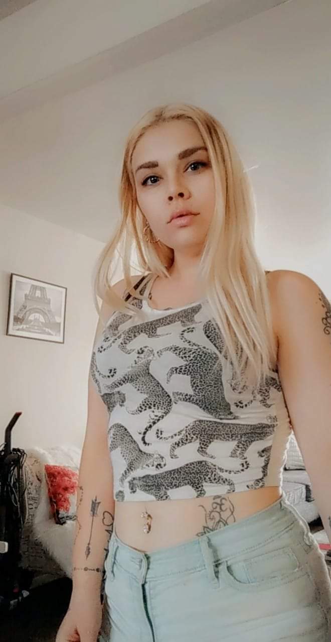 Thick, blonde, and half Latina. Feel free to dm mee. | Scrolller