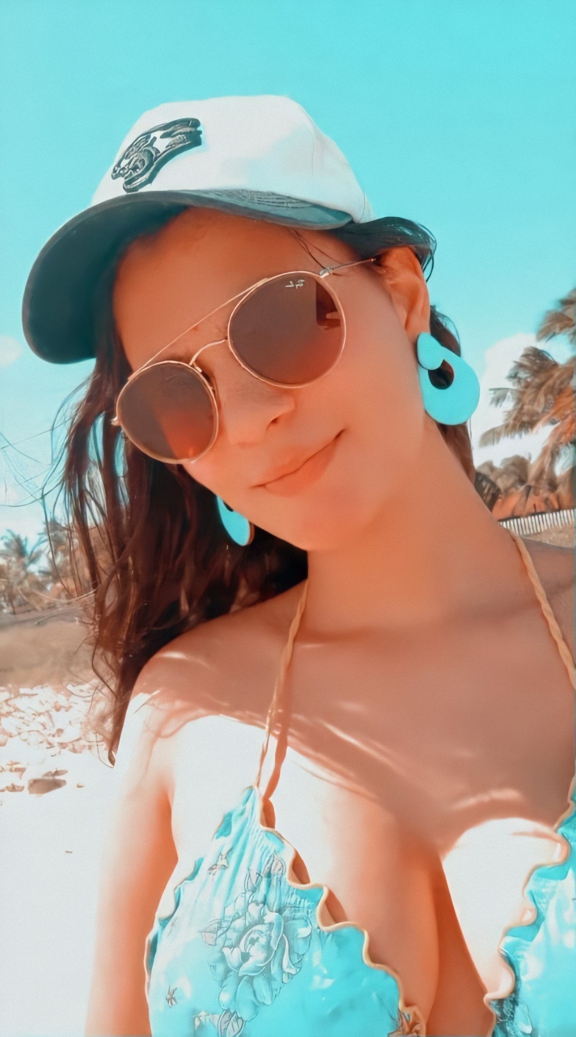 Hey [22F] | Scrolller