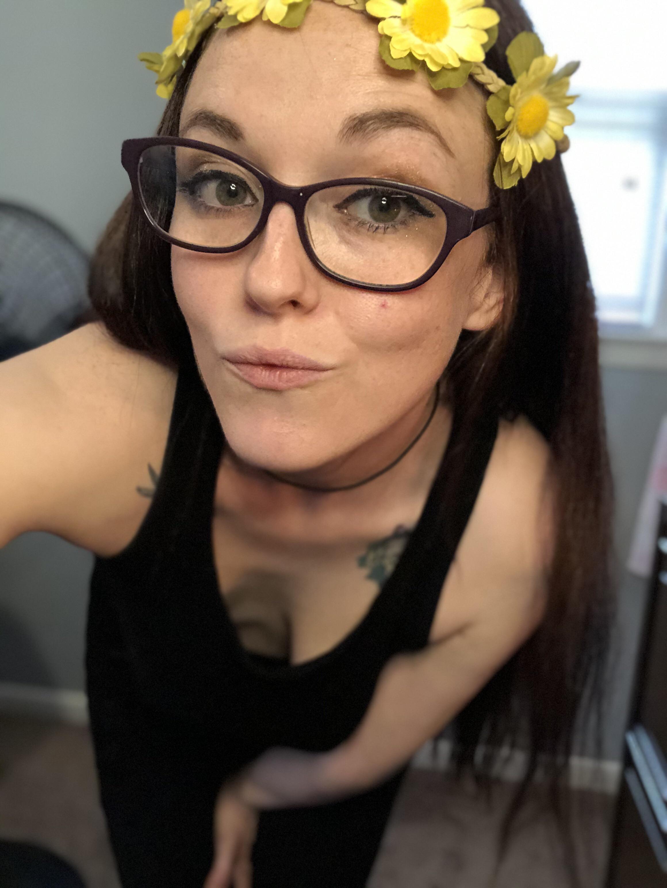 Whatcha lookin at? 😏 | Scrolller