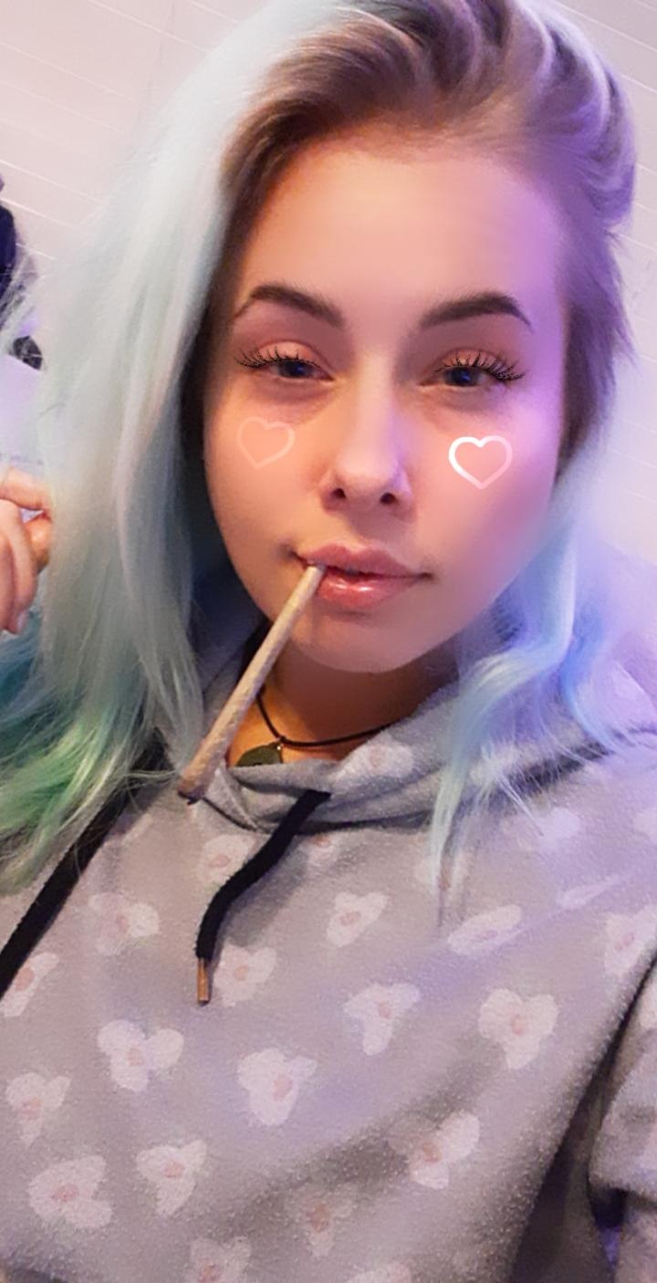 Whatcha smoking? 🌱 | Scrolller