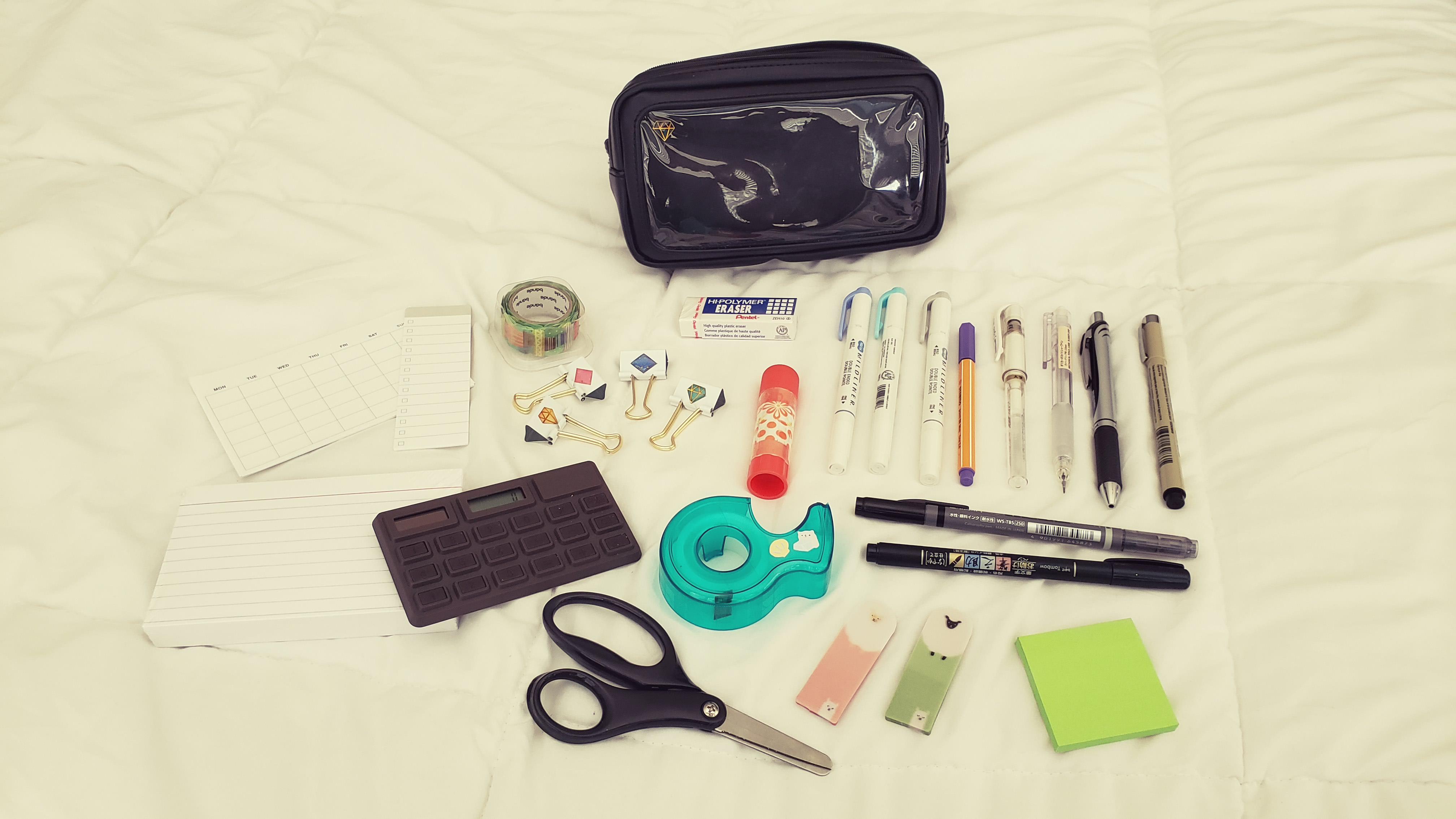 What's in my pencil case! | Scrolller