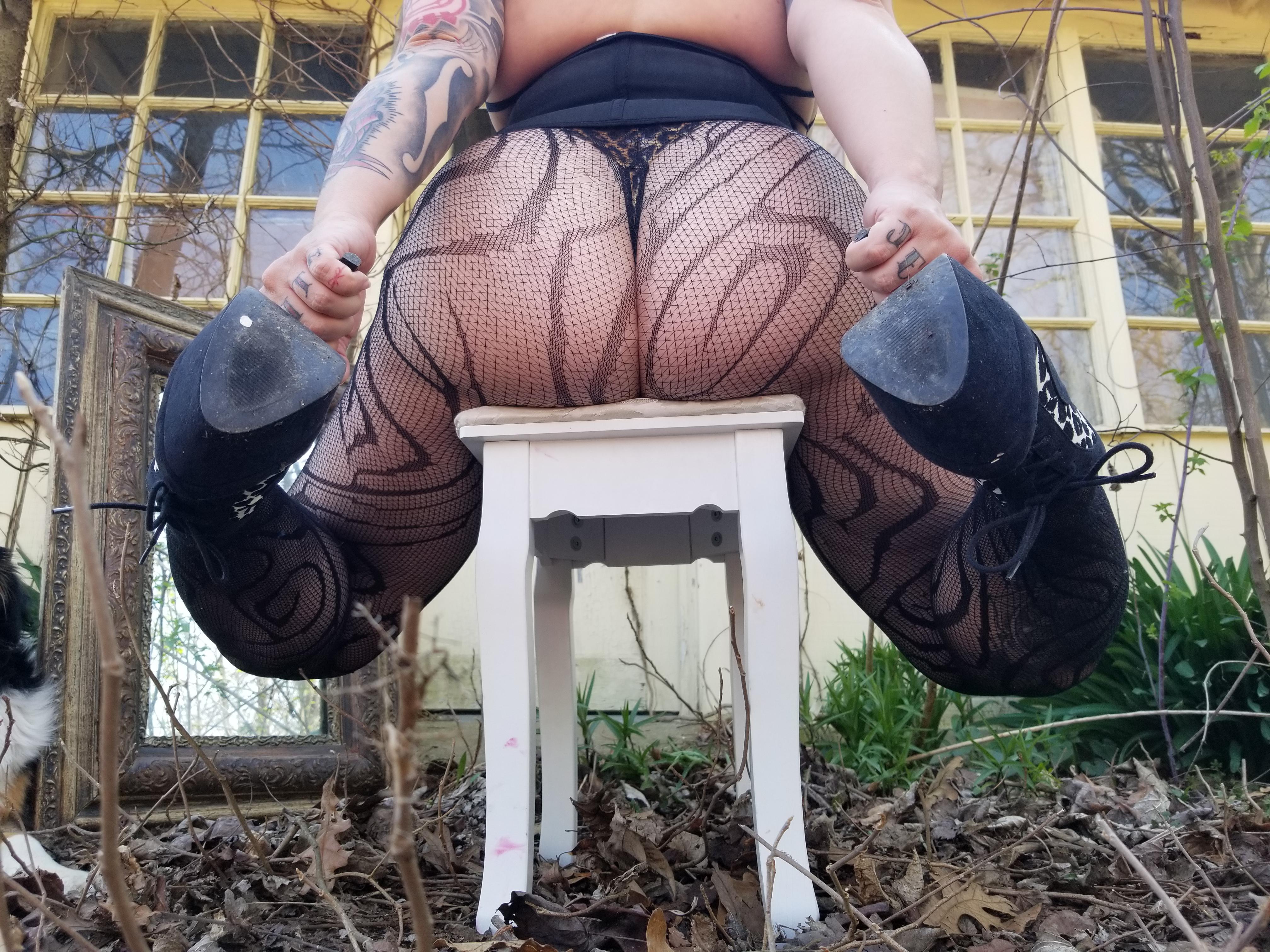 When Daddy says grab your heels | Scrolller