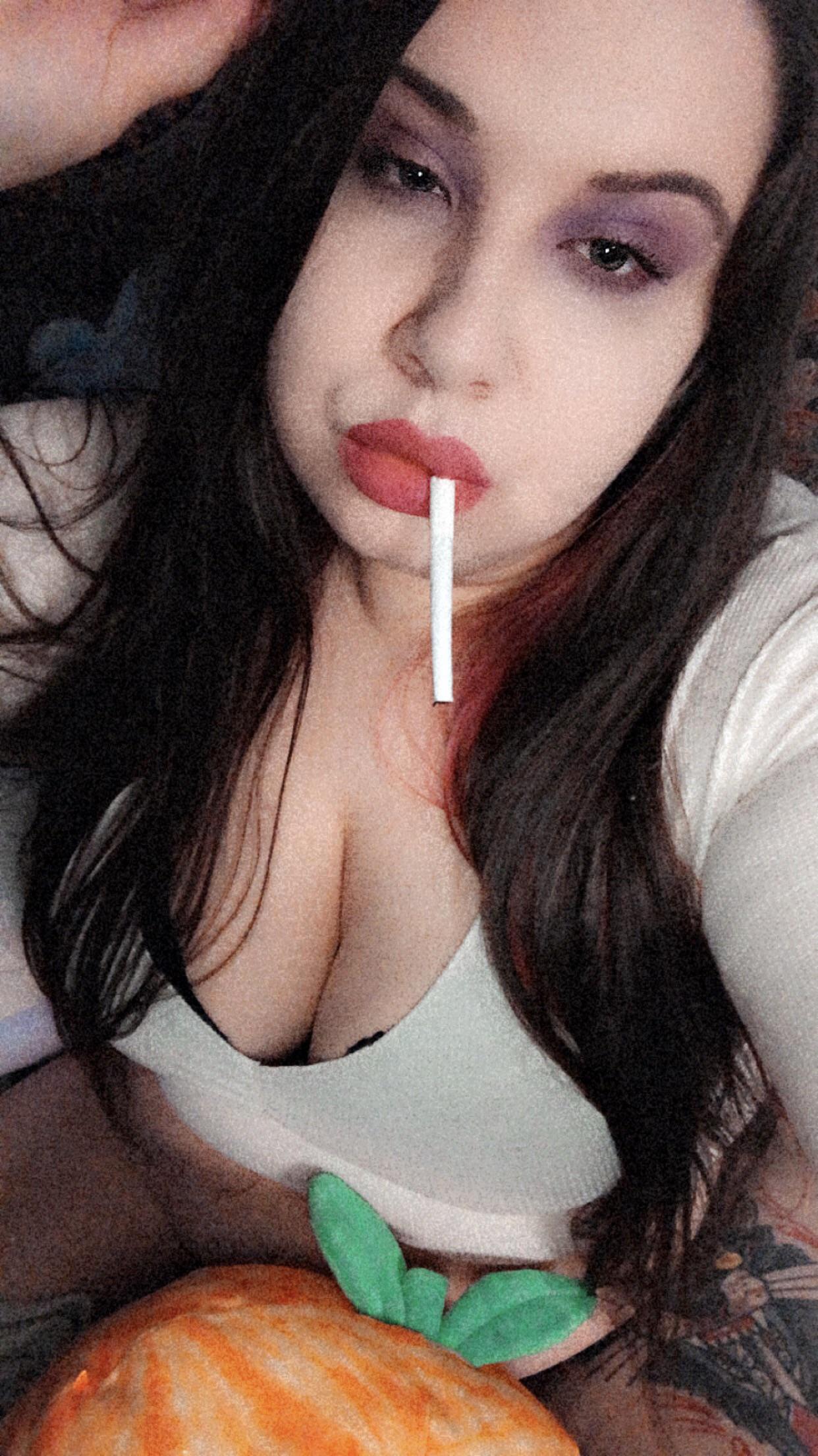 Joints before bed, who’s rolling the next? | Scrolller