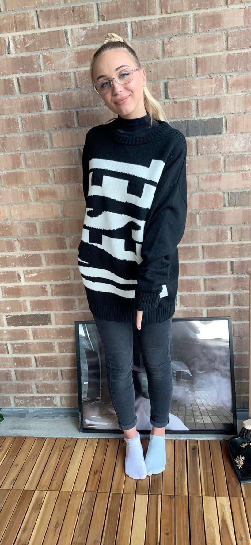 Where my finger is pointing is where you deserve to be sissy | Scrolller