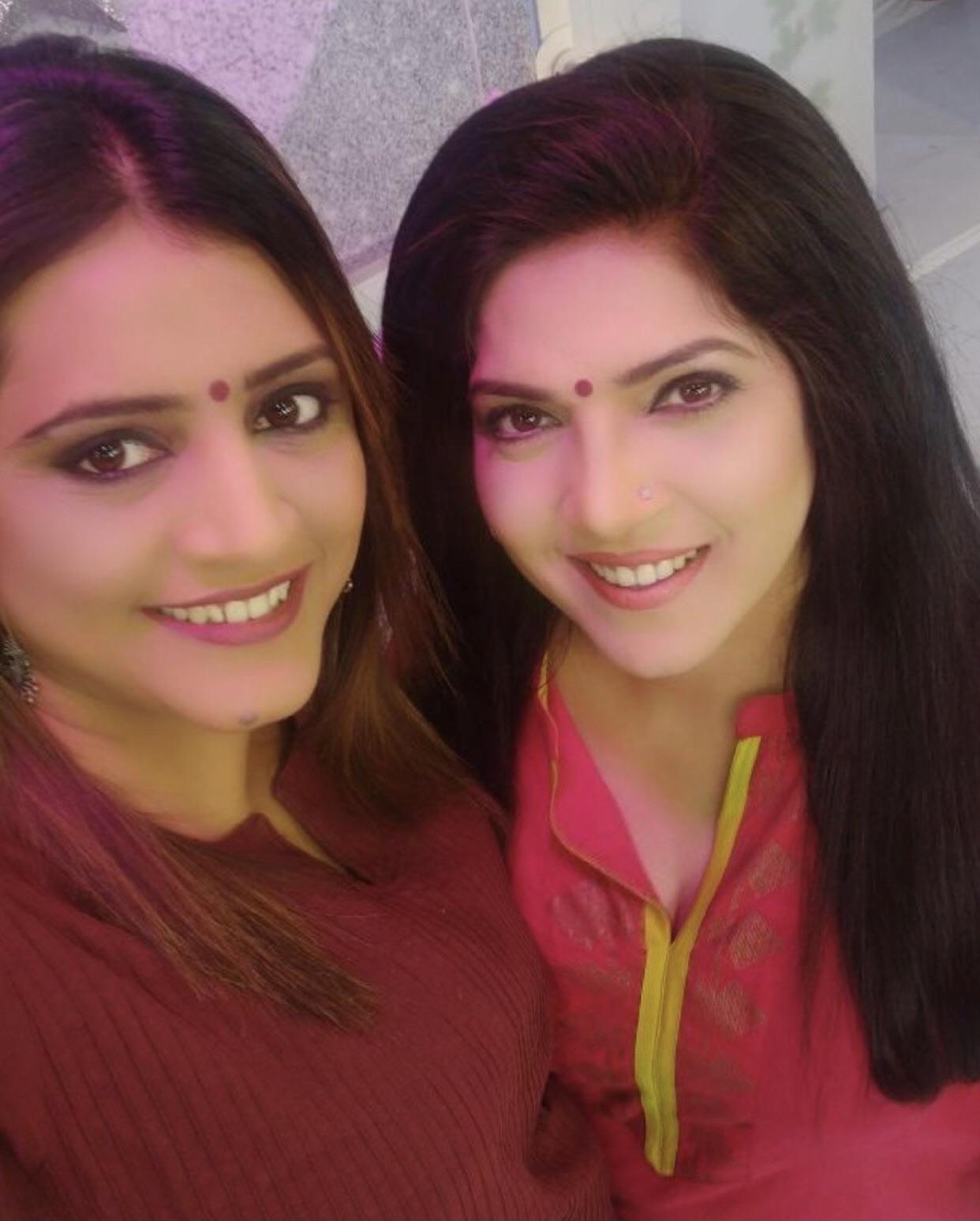 Which aunty will you choose? | Scrolller