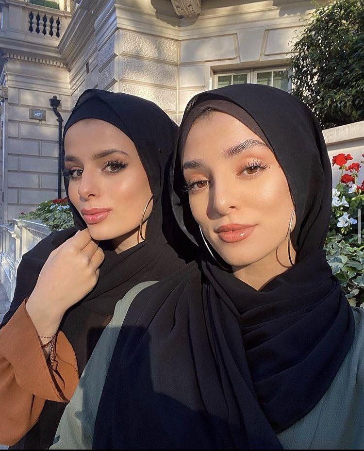 Which hijabi ? 🥵😍 | Scrolller