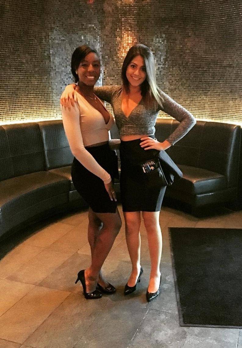 Which waitress you giving your tip to in the restroom? | Scrolller