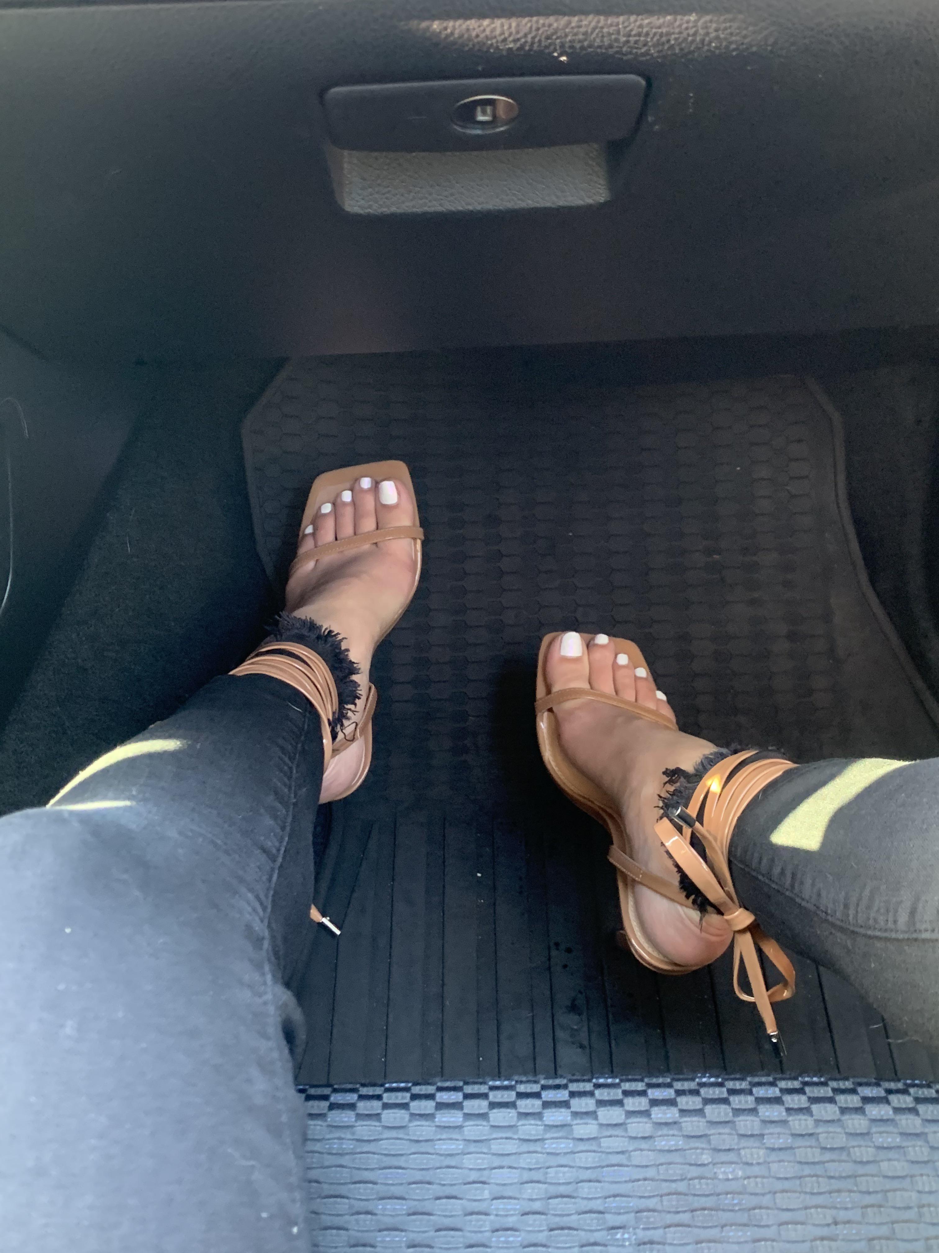 White toes 🤍 | Scrolller