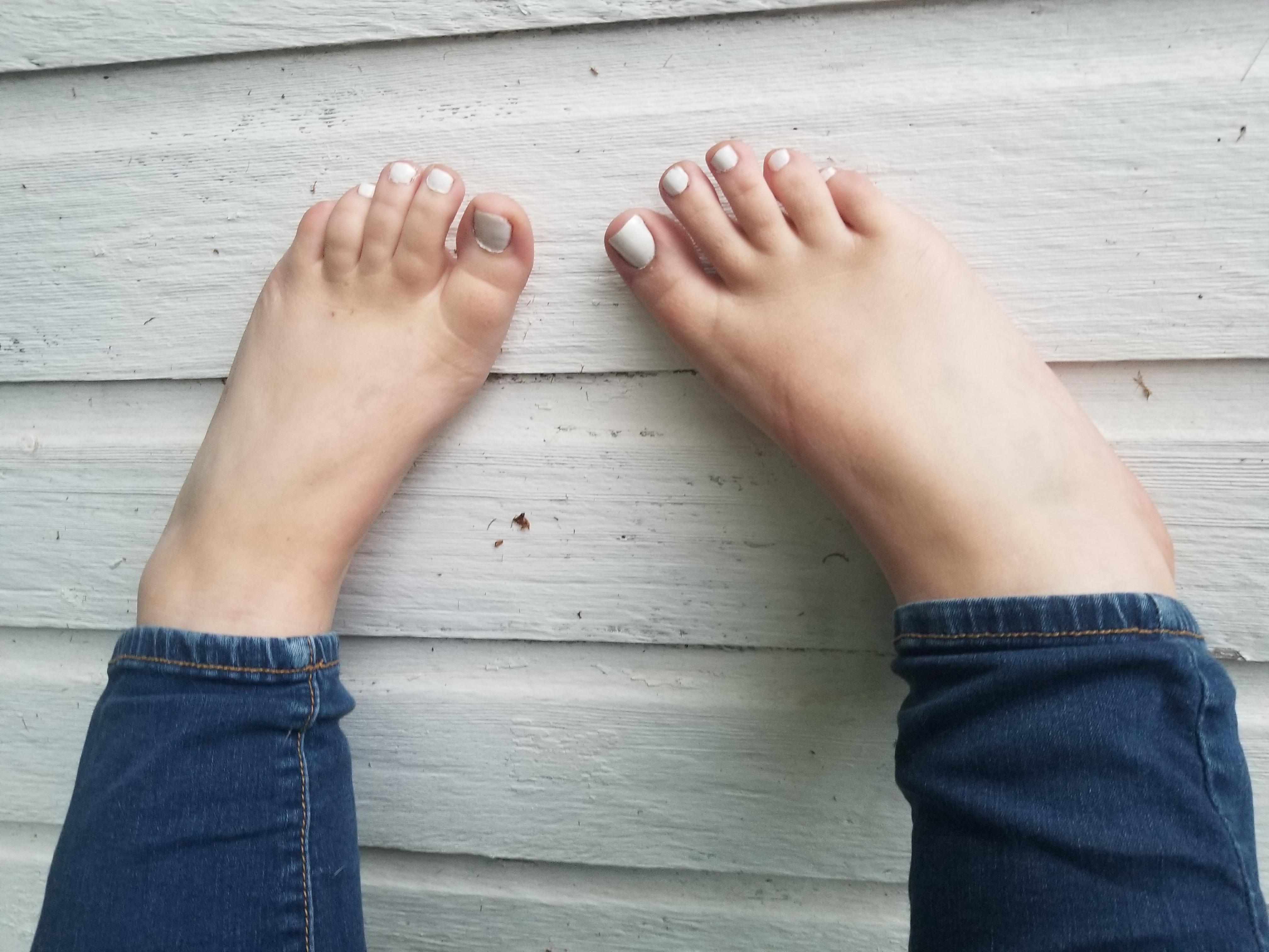 White toes and jeans my favorite combo🥵 DMs are open😉 | Scrolller