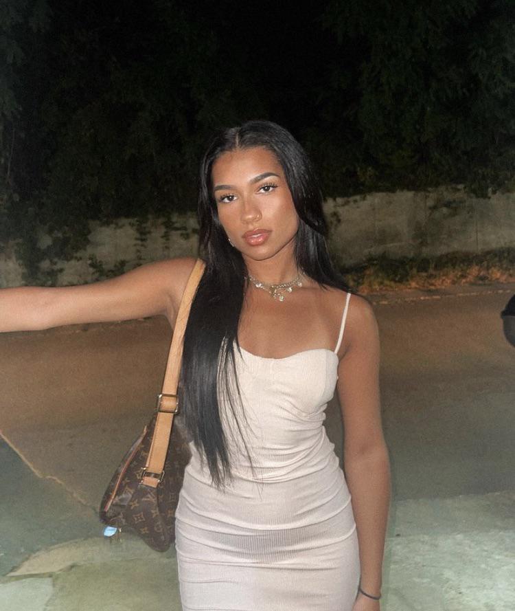 Who can feed Aisha? And make me cum | Scrolller