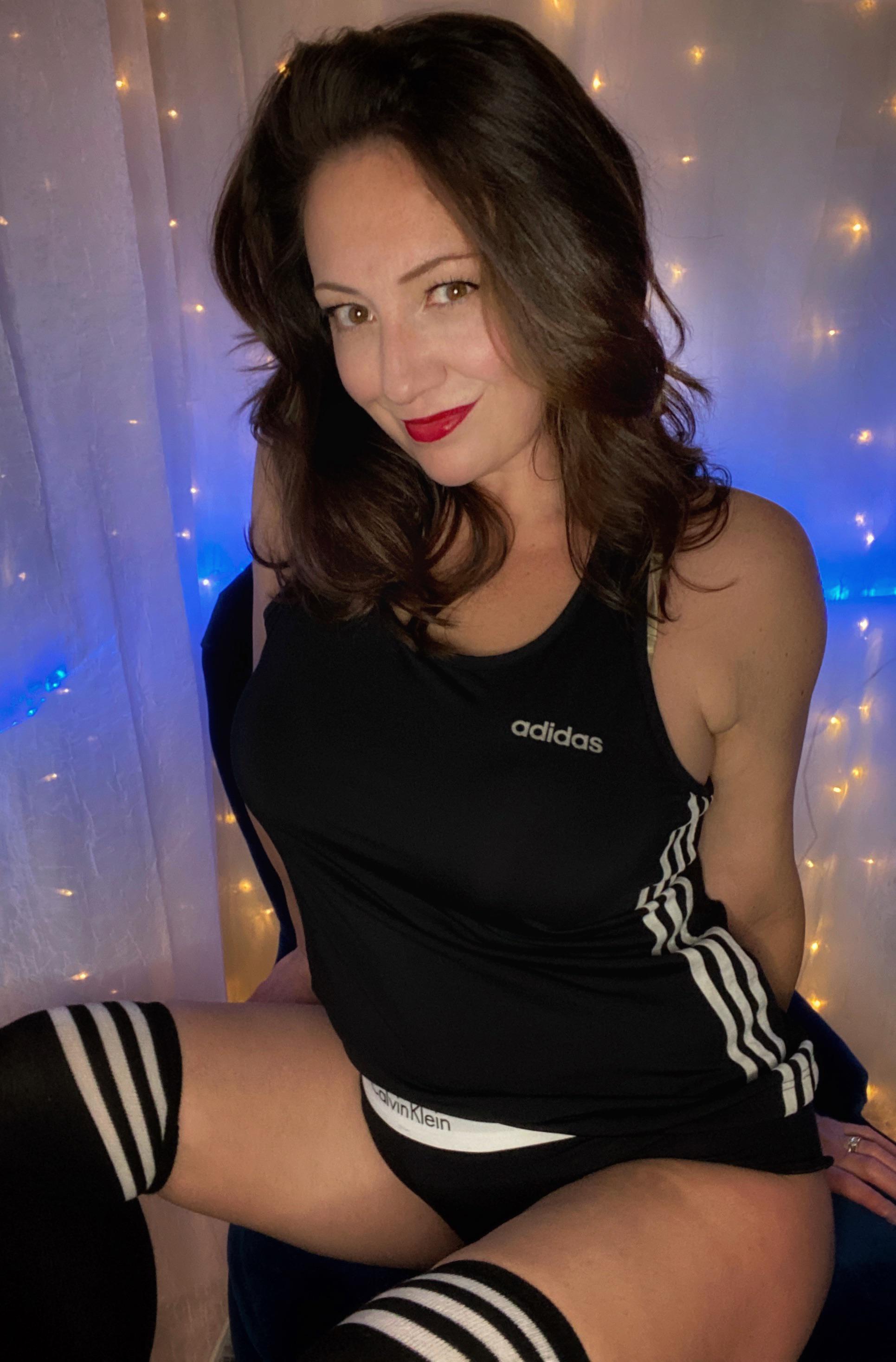 Who doesn’t love a girl in Adidas? 😜 | Scrolller