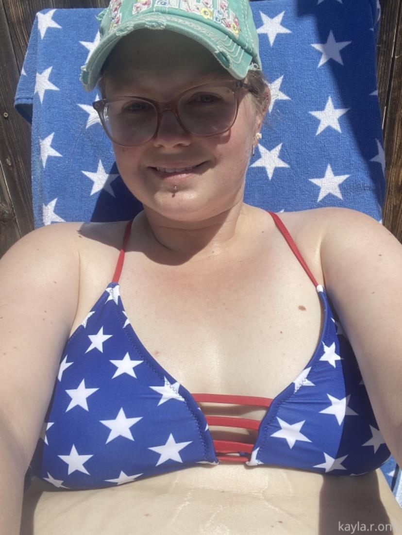 Who Likes My Sexy Wife Scrolller