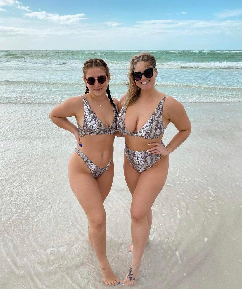 Who’s catching your eye at the beach? | Scrolller