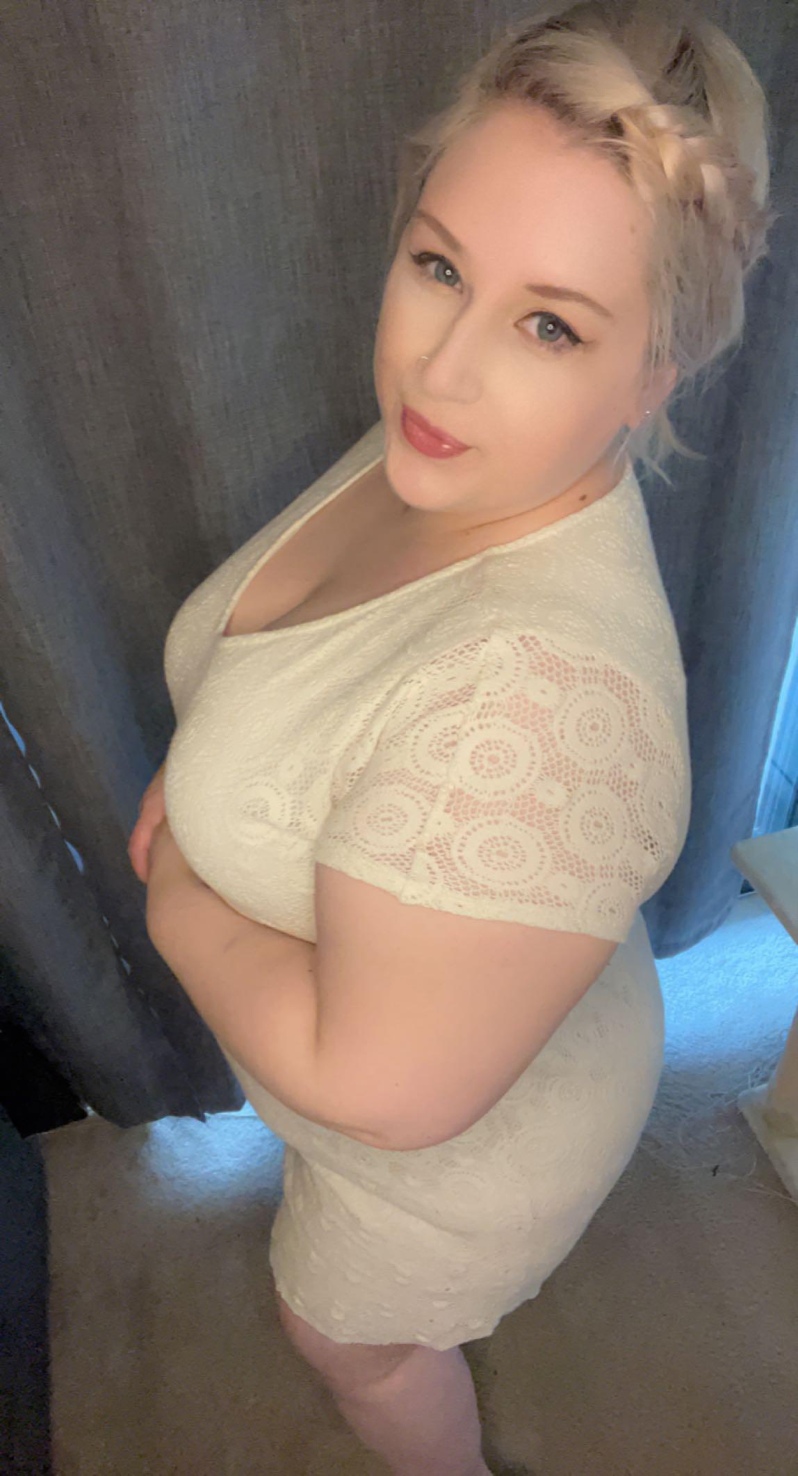 Who’s down with my thickness 👅💦💋💚 | Scrolller