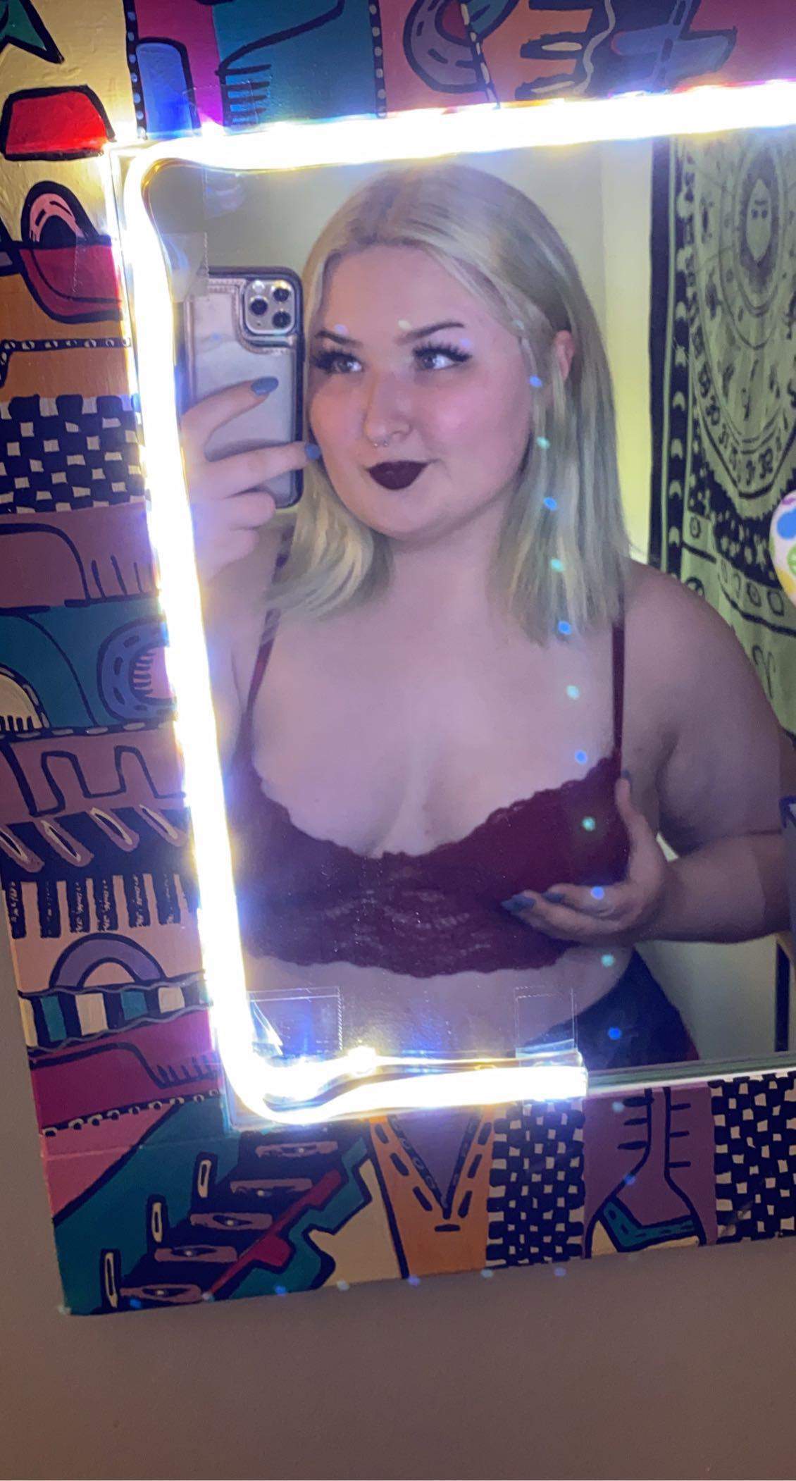 Who wanna grab my soft goth tiddies? | Scrolller