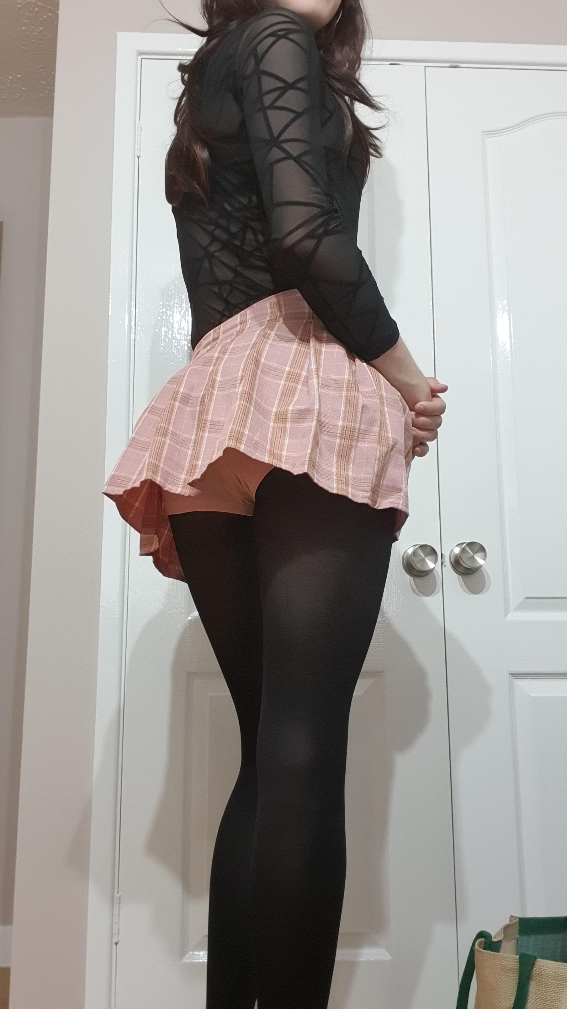 Maybe i should bend over... | Scrolller