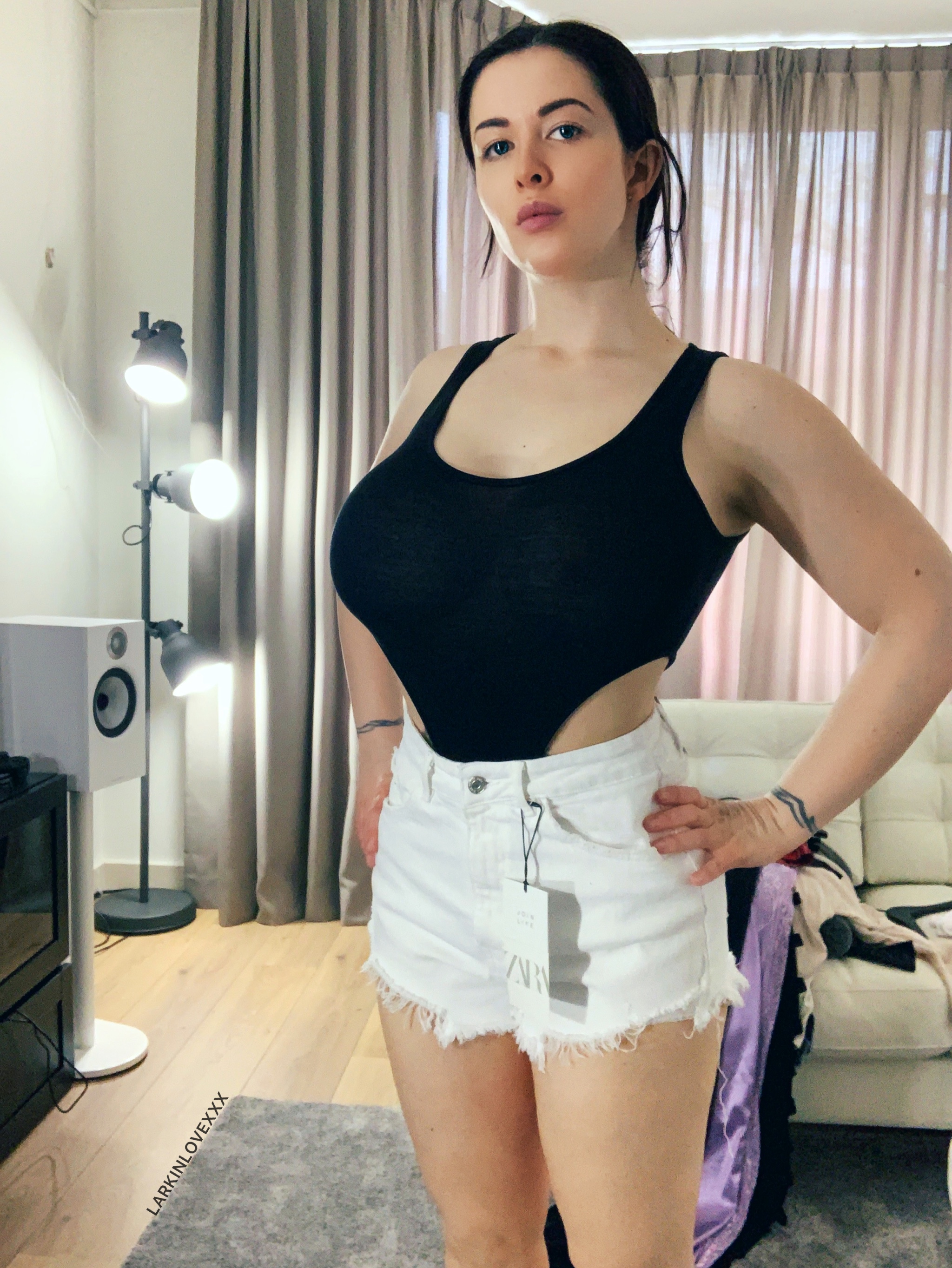 Who wears short shorts? I wear short shorts! [OC] | Scrolller