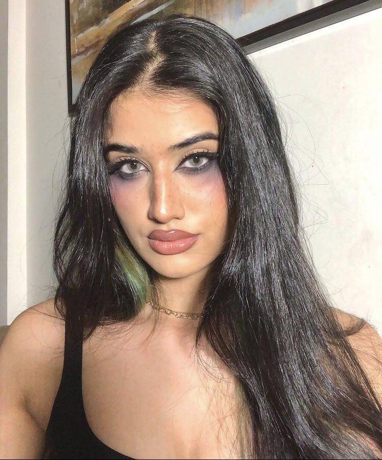 Who would like to bang her | Scrolller