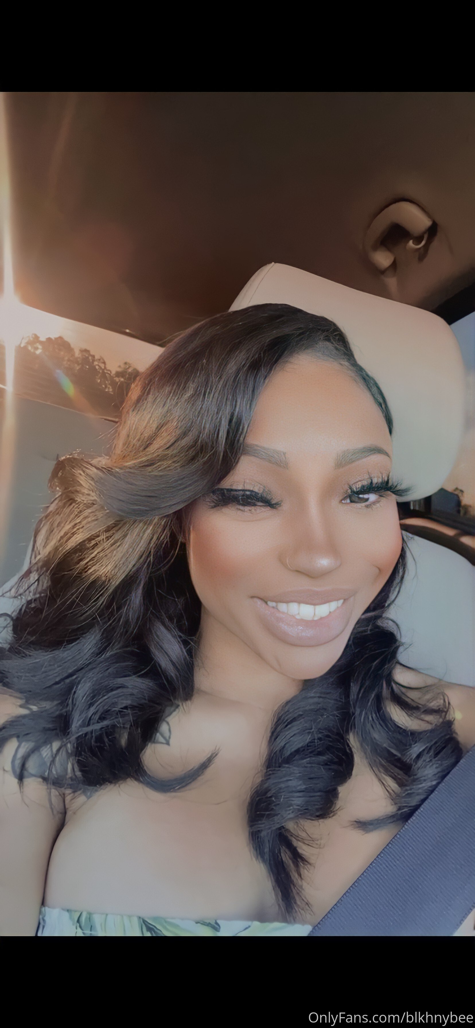 Whos the Queen? : 1 | Scrolller