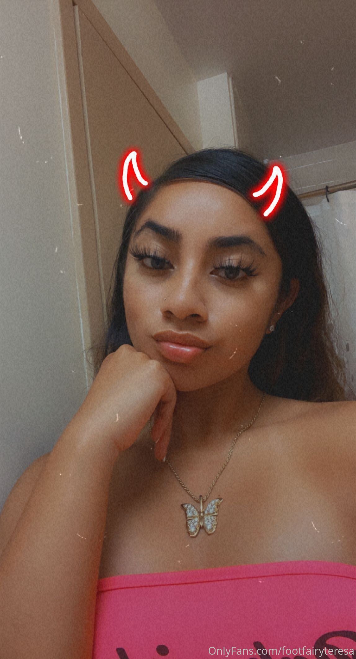 Whos the Queen? : 68 | Scrolller