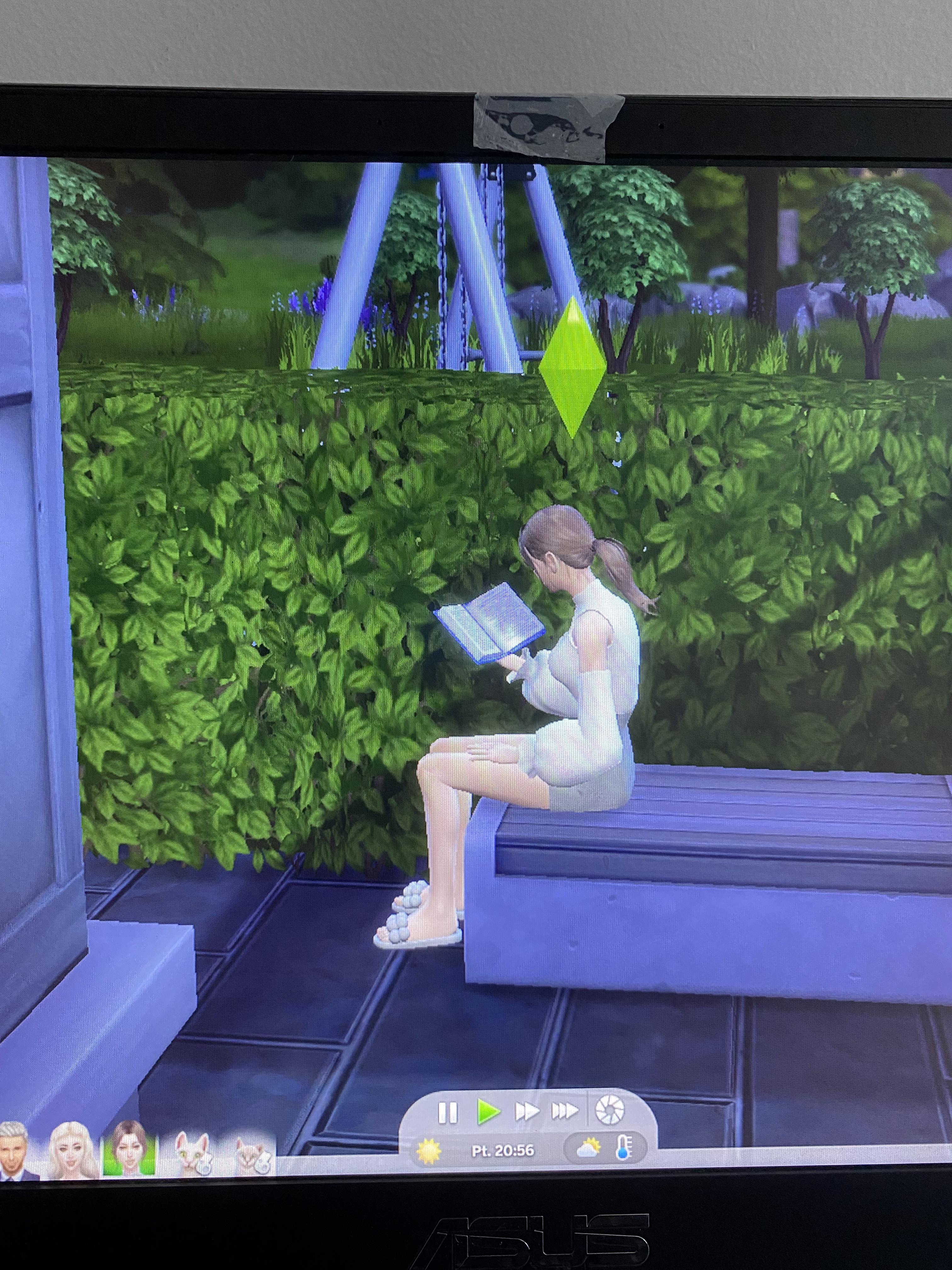 Why do I feel like the way she sits is not normal??? | Scrolller