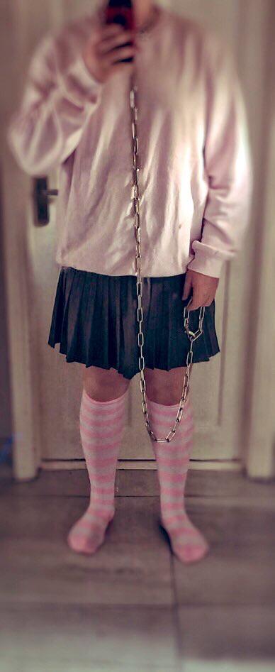 She likes to keep me on a short leash 😵‍💫😵‍💫 | Scrolller