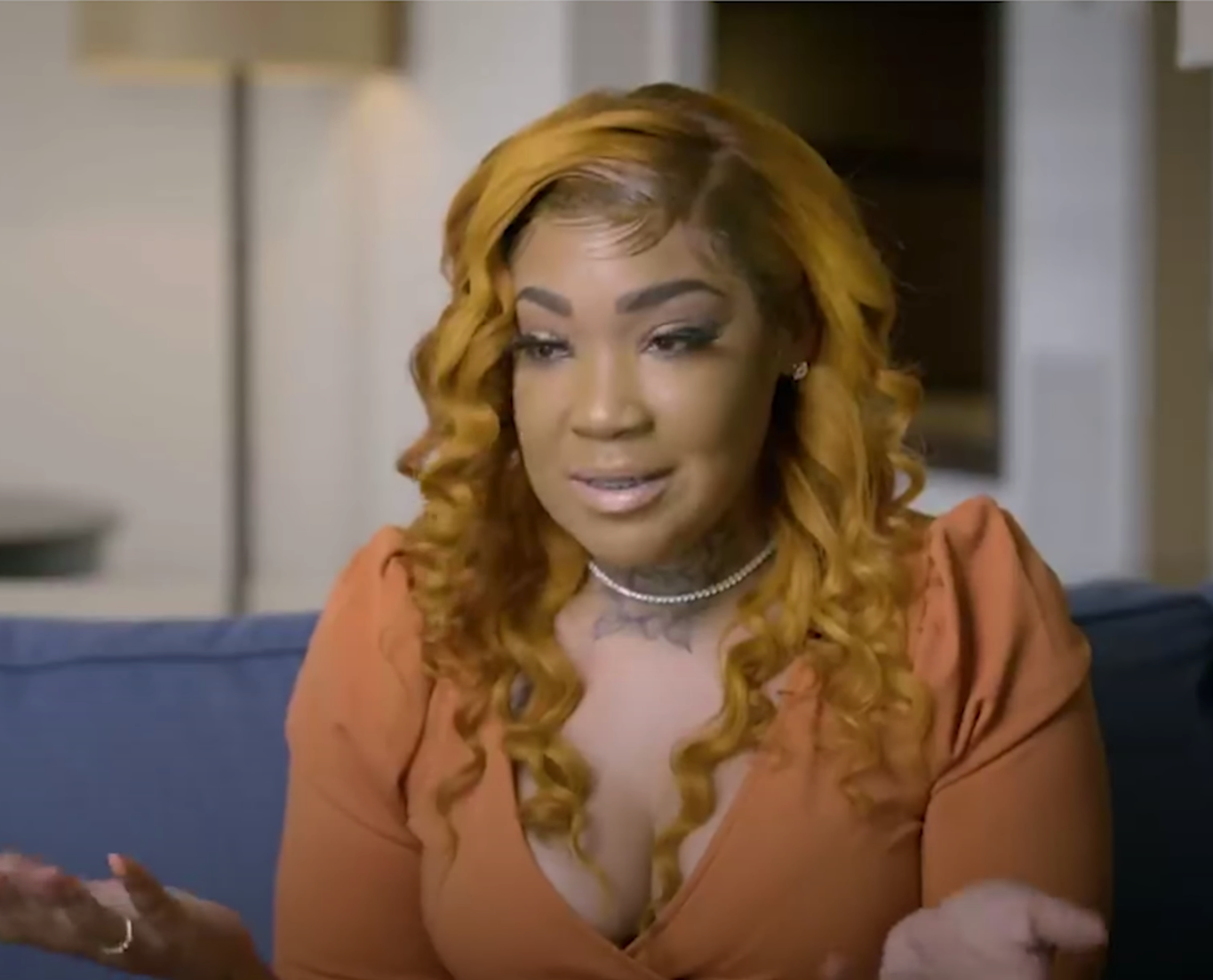 why does her foundation look like peanutbutter | Scrolller