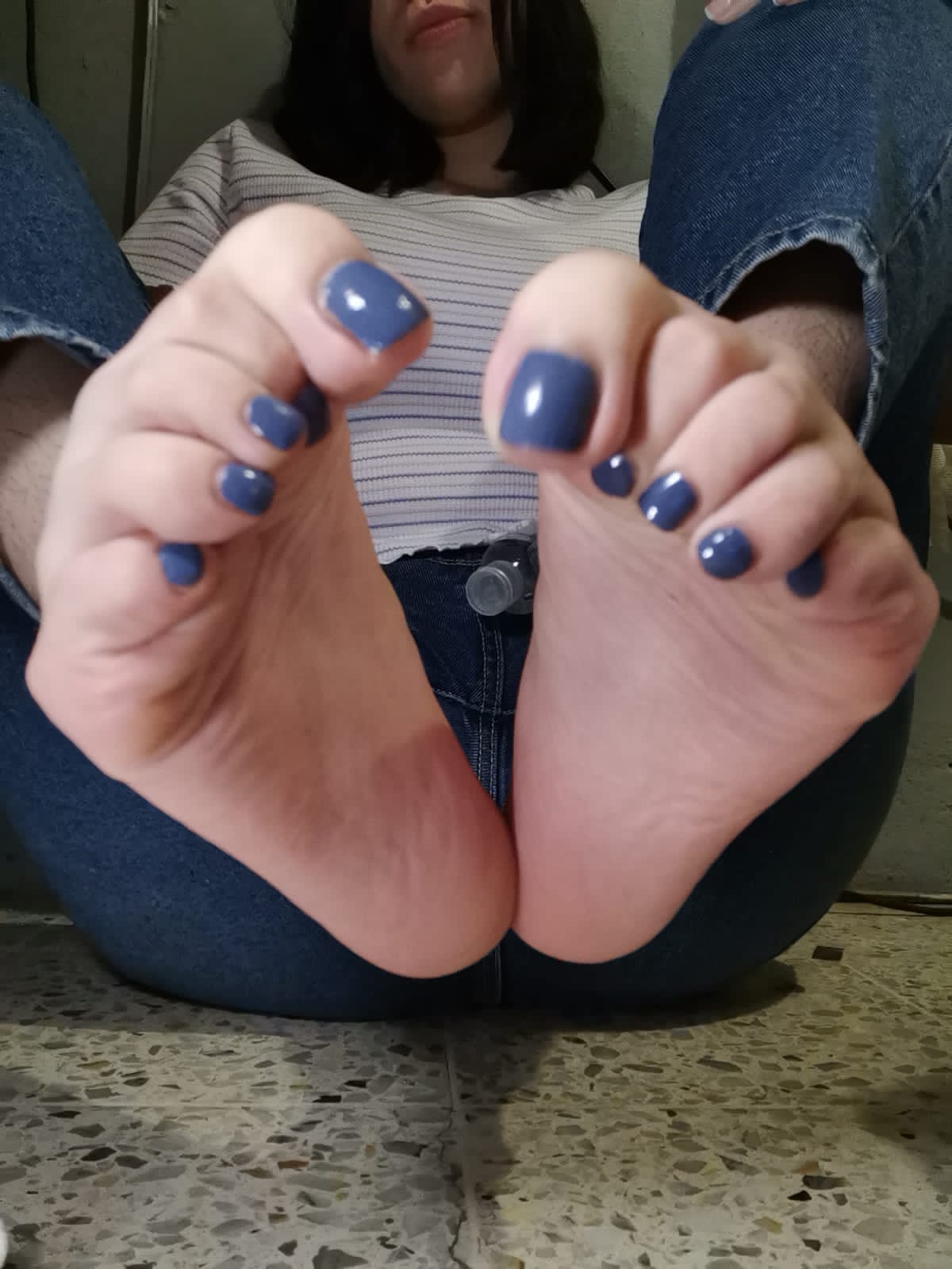 Why don't you suck this toes for me? 😘 | Scrolller