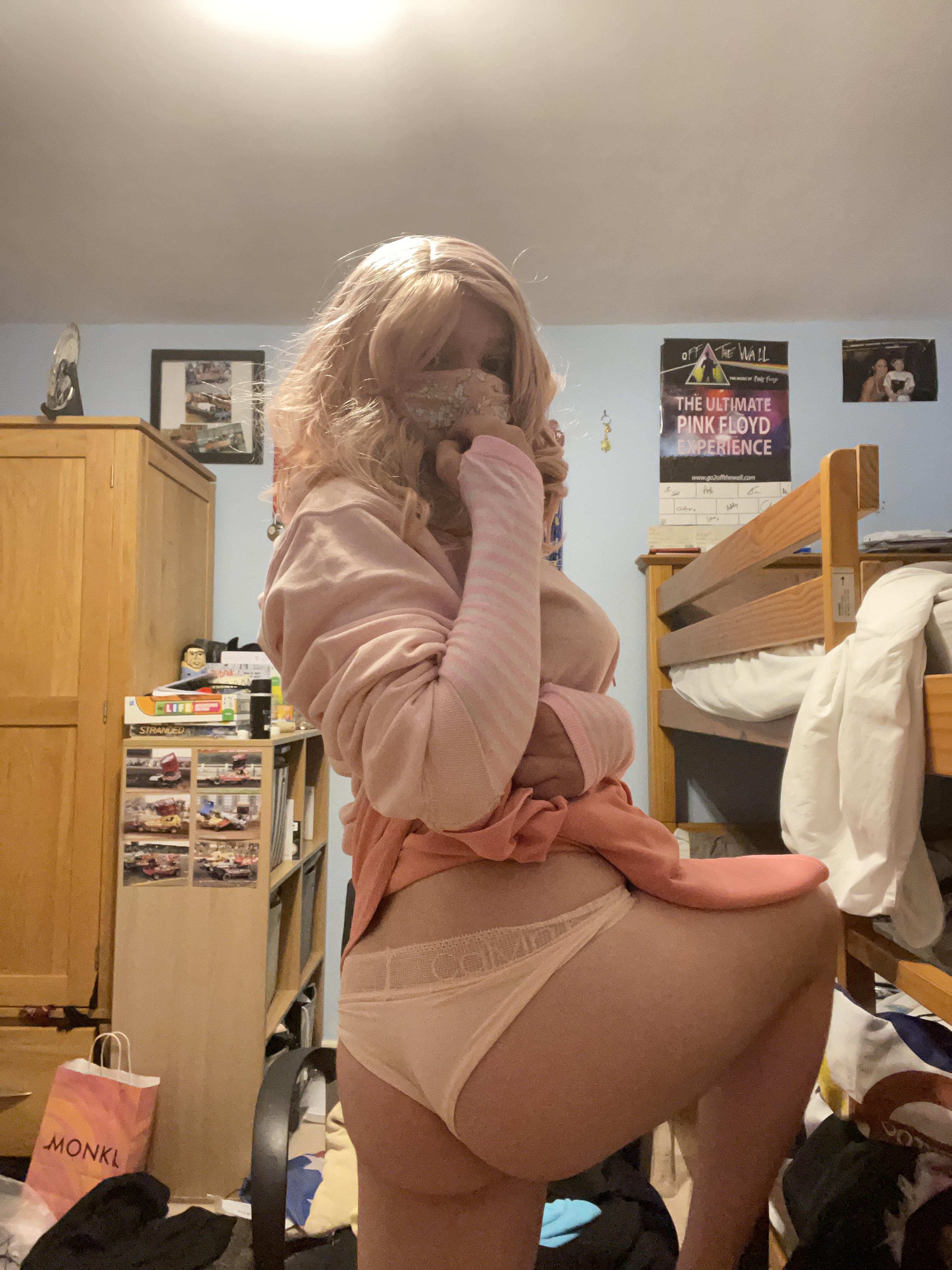 Why hello there | Scrolller