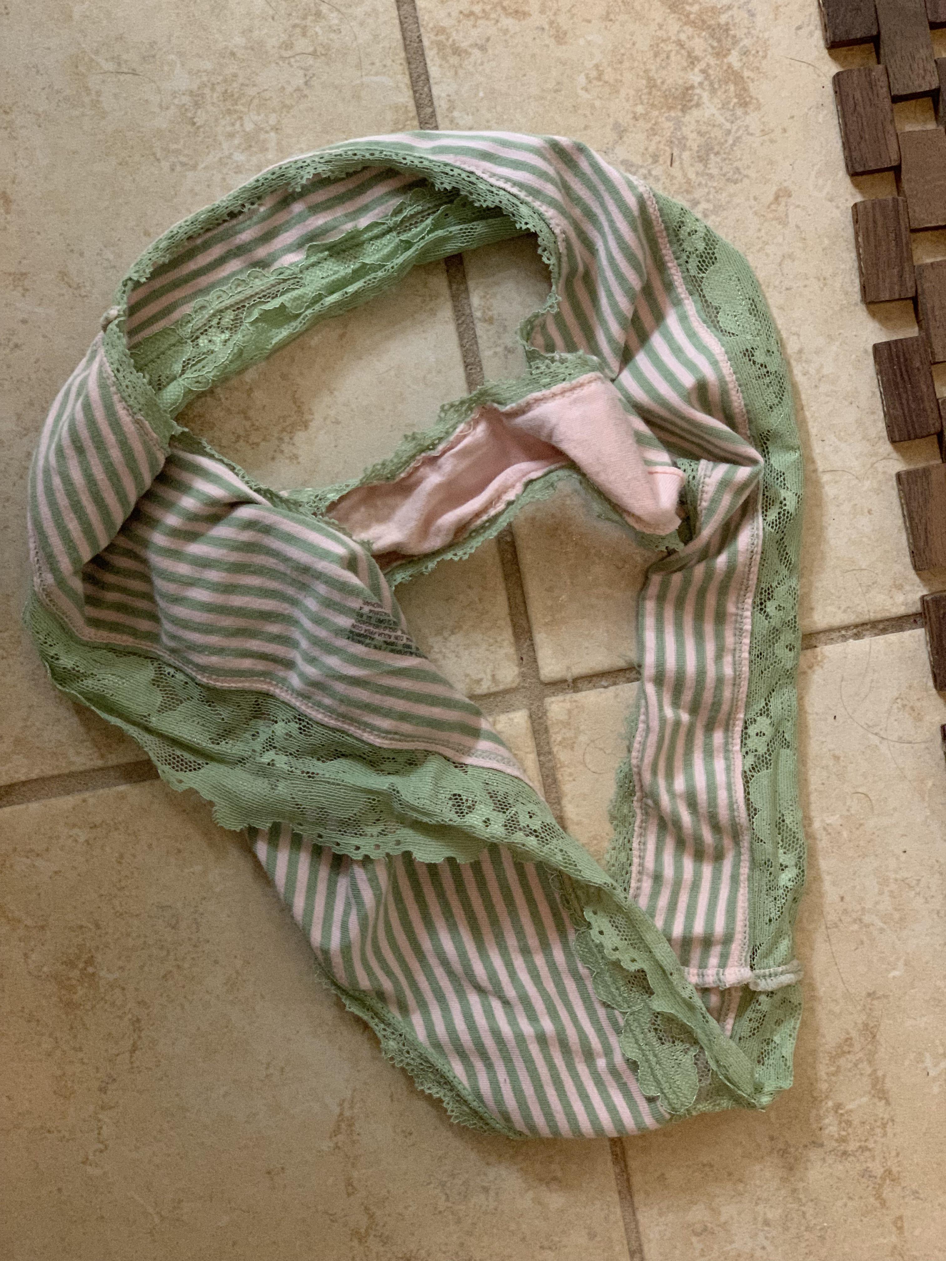 Wife left these on the floor when she got in the shower | Scrolller