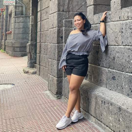 wife thinks she is not hot enough. comment to boost her confidence. | Scrolller