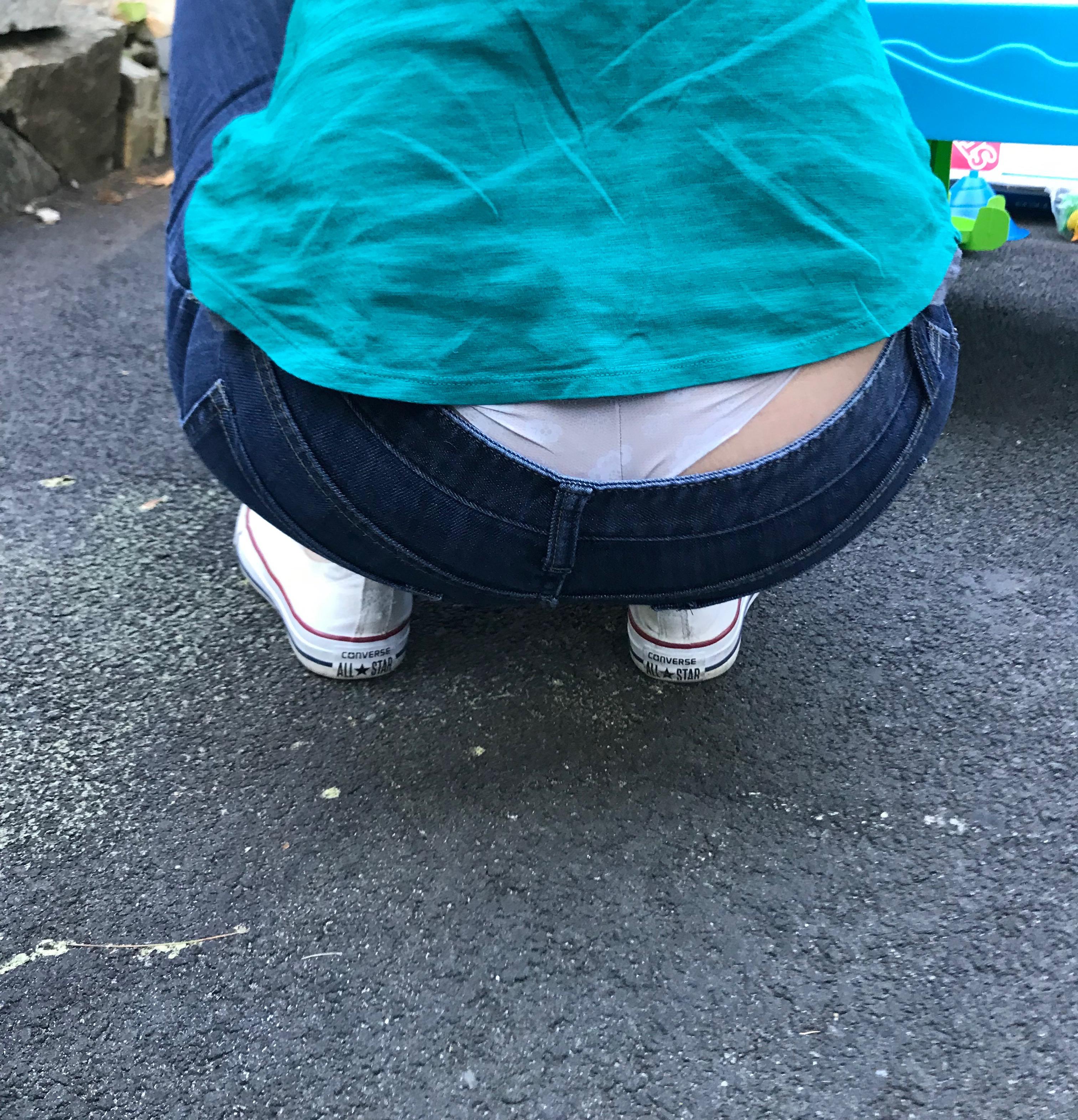 Wifey teasing neighbors in driveway | Scrolller