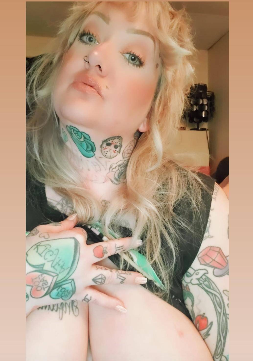 Friday night 🎀 [OC] | Scrolller