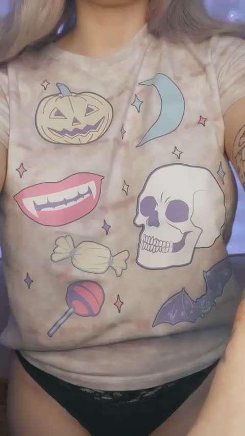 Celebrating my cake day with a spooky tiddy drop 🖤 🍰 | Scrolller