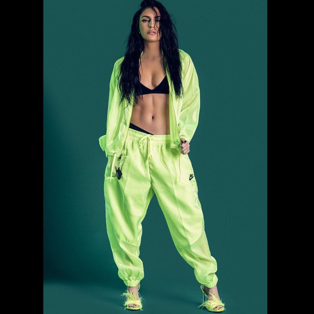 Sonya Deville | Scrolller
