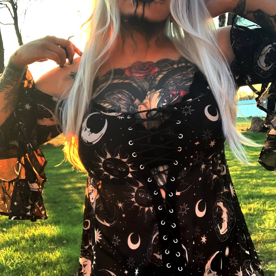 Witch Vibes 🖤 | Scrolller