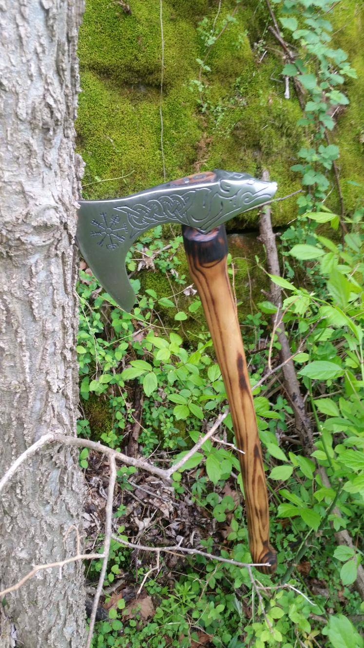 Wolfs head hand axe | Scrolller