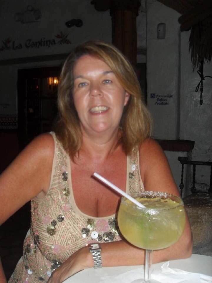 Wonder why she always gets free drinks | Scrolller