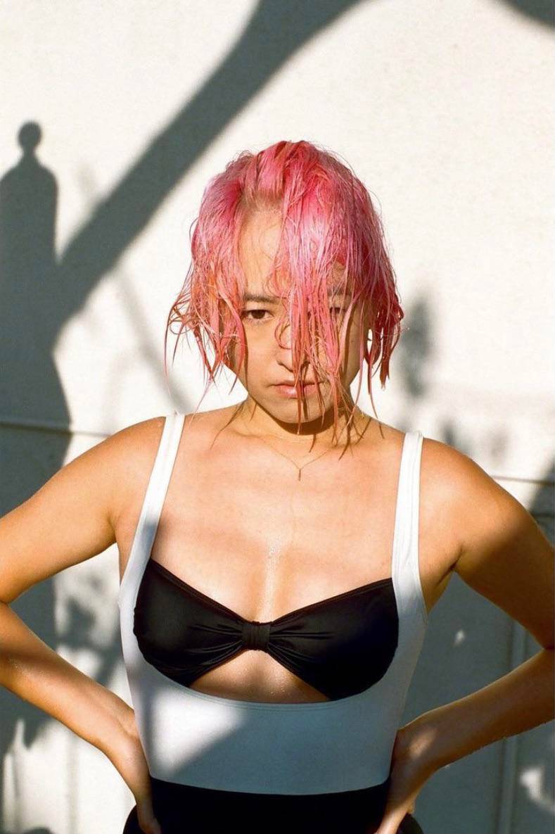 Wonder why she looks so wet | Scrolller