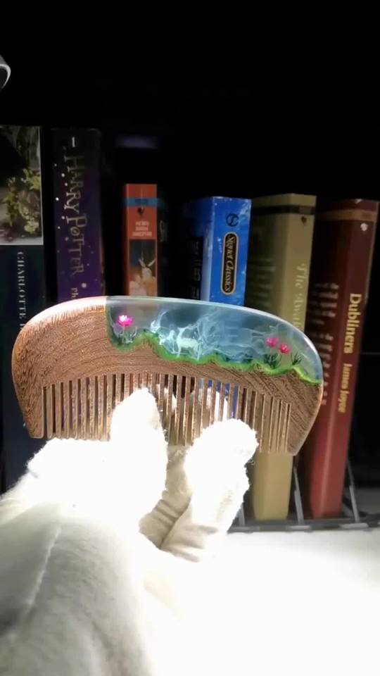 Wood resin comb with a luminous effect | Scrolller