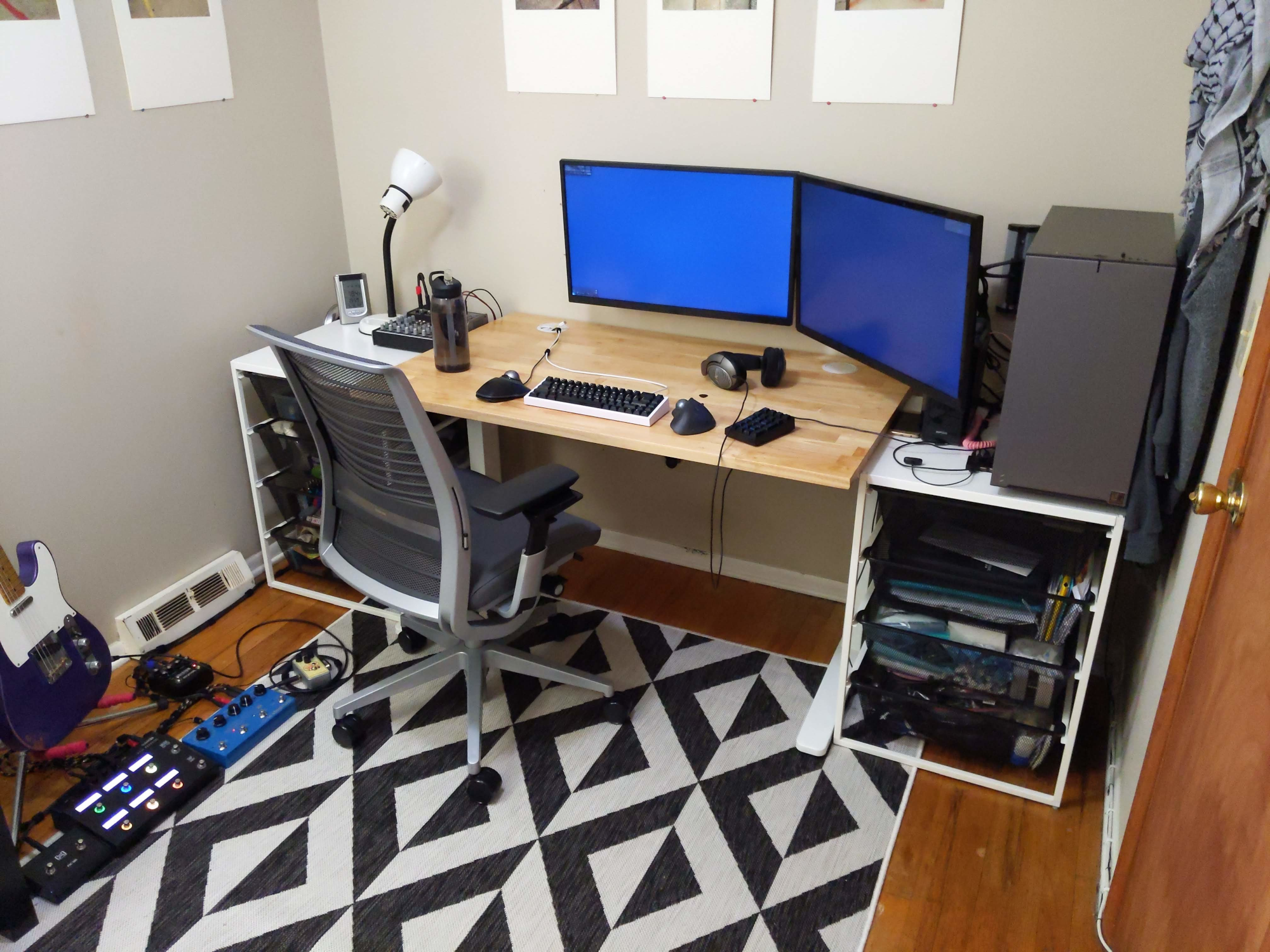 work and chat station | Scrolller