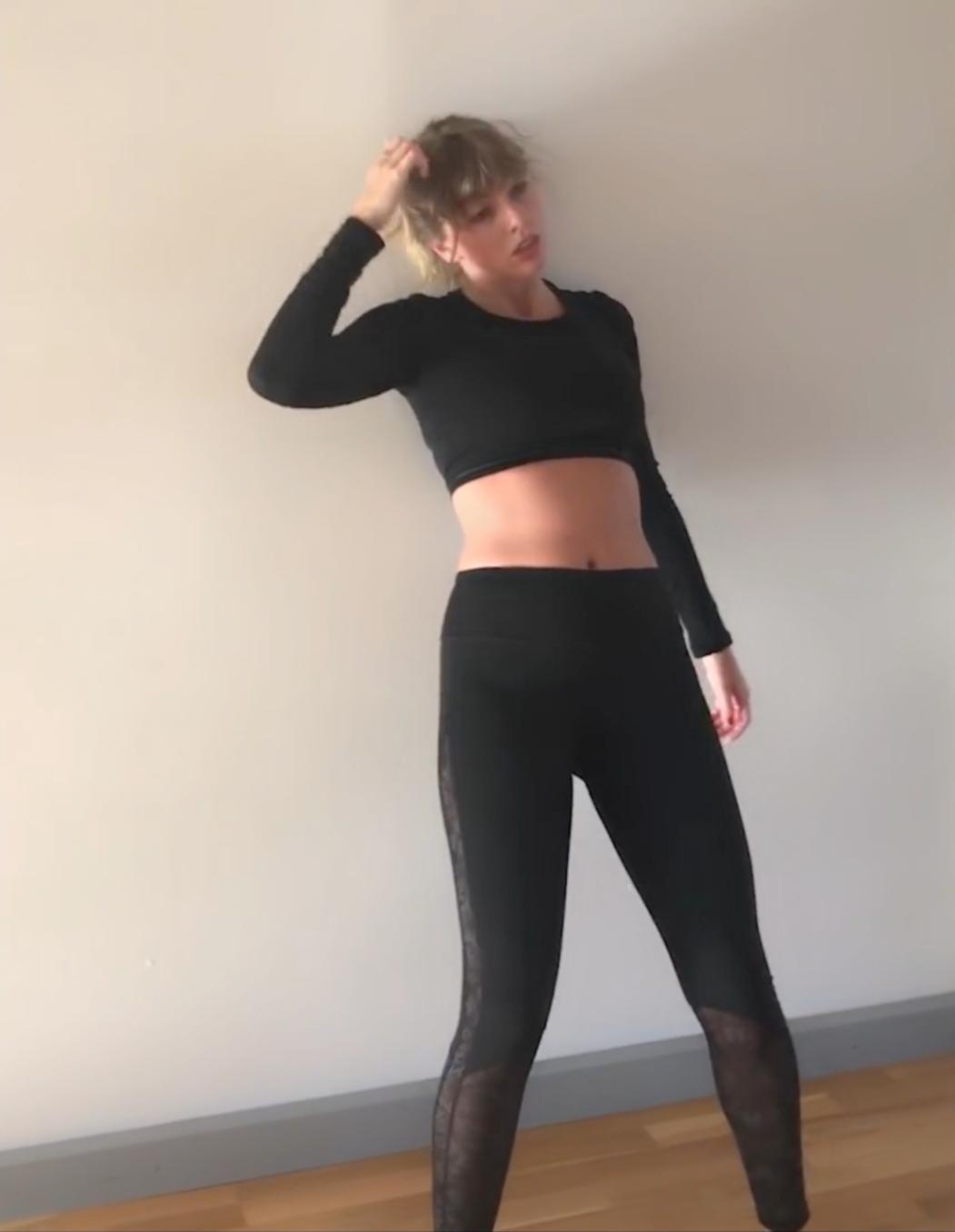 Worship her tummy | Scrolller