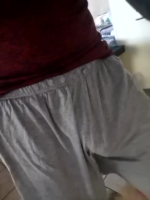 Would I catch your attention? | Scrolller